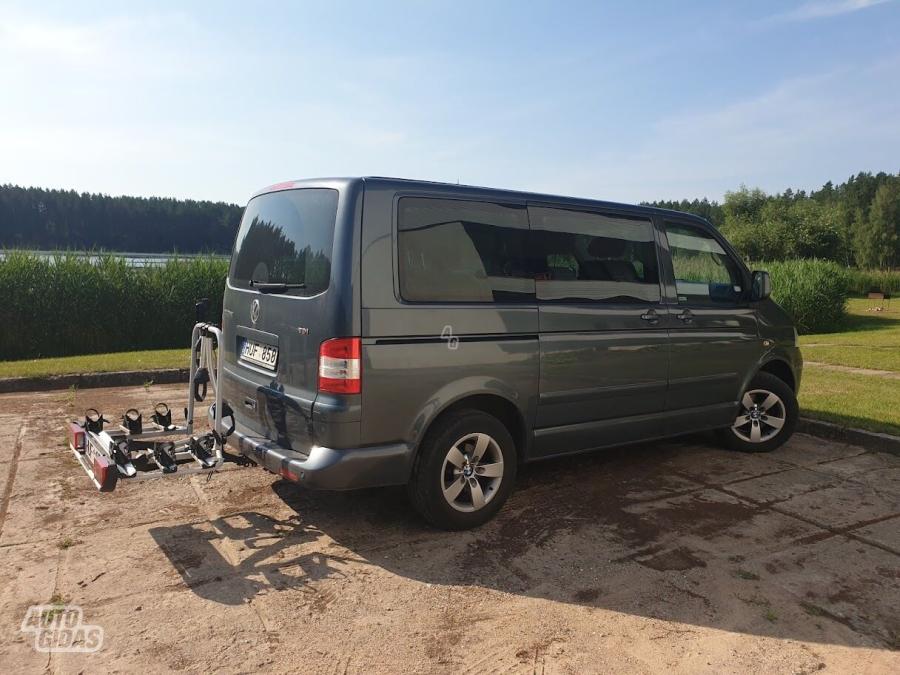 Grey Volkswagen Multivan 2008 in Kaunas, with an engine capacity of 2.50 L and mileage of 287 thousand km for 13600 €, photo 12 on AUTOMOTO.COM.LV
