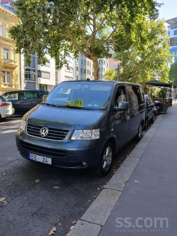Pelēks Volkswagen Multivan 2008 Valmiera, ar dzinēja tilpumu 2.50 L un nobraukumu 321 tūkst. km par 9300 €, foto 1 vietnē AUTOMOTO.COM.LV