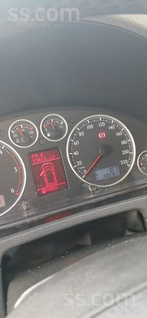 Pelēks Volkswagen Multivan 2008 Valmiera, ar dzinēja tilpumu 2.50 L un nobraukumu 321 tūkst. km par 9300 €, foto 19 vietnē AUTOMOTO.COM.LV