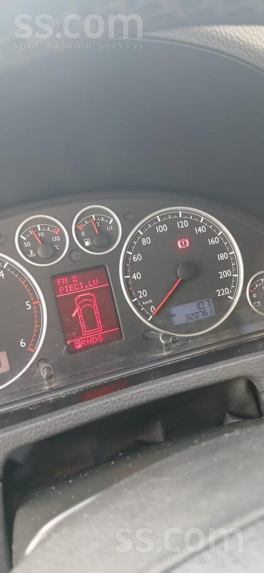 Pelēks Volkswagen Multivan 2008 Valmiera, ar dzinēja tilpumu 2.50 L un nobraukumu 321 tūkst. km par 9300 €, foto 19 vietnē AUTOMOTO.COM.LV
