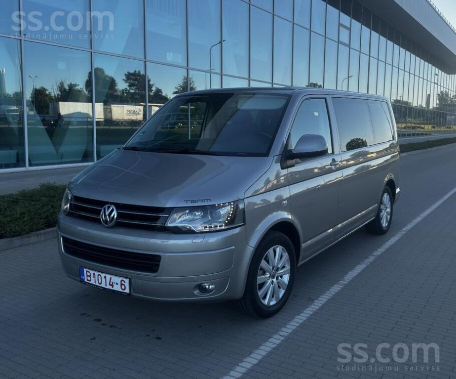 Grey Volkswagen Multivan 2011 in Rezekne, with an engine capacity of 2.00 L and mileage of 258 thousand km for 16900 €, photo 1 on AUTOMOTO.COM.LV
