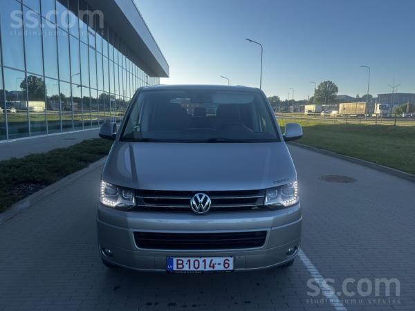 Grey Volkswagen Multivan 2011 in Rezekne, with an engine capacity of 2.00 L and mileage of 258 thousand km for 16900 €, photo 2 on AUTOMOTO.COM.LV