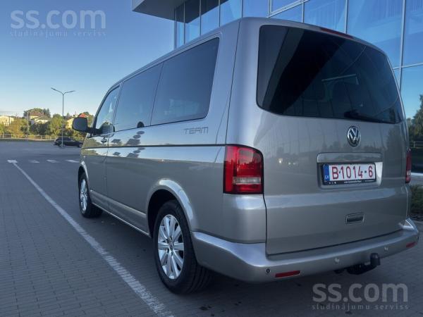 Grey Volkswagen Multivan 2011 in Rezekne, with an engine capacity of 2.00 L and mileage of 258 thousand km for 16900 €, photo 4 on AUTOMOTO.COM.LV