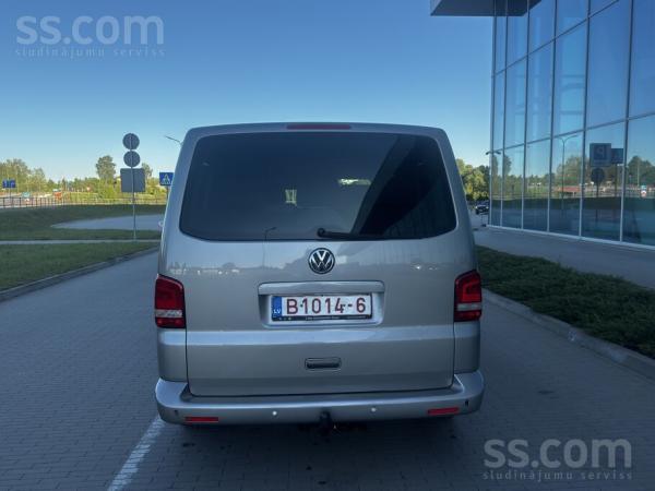 Grey Volkswagen Multivan 2011 in Rezekne, with an engine capacity of 2.00 L and mileage of 258 thousand km for 16900 €, photo 5 on AUTOMOTO.COM.LV
