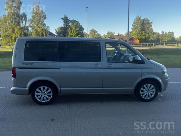 Grey Volkswagen Multivan 2011 in Rezekne, with an engine capacity of 2.00 L and mileage of 258 thousand km for 16900 €, photo 7 on AUTOMOTO.COM.LV
