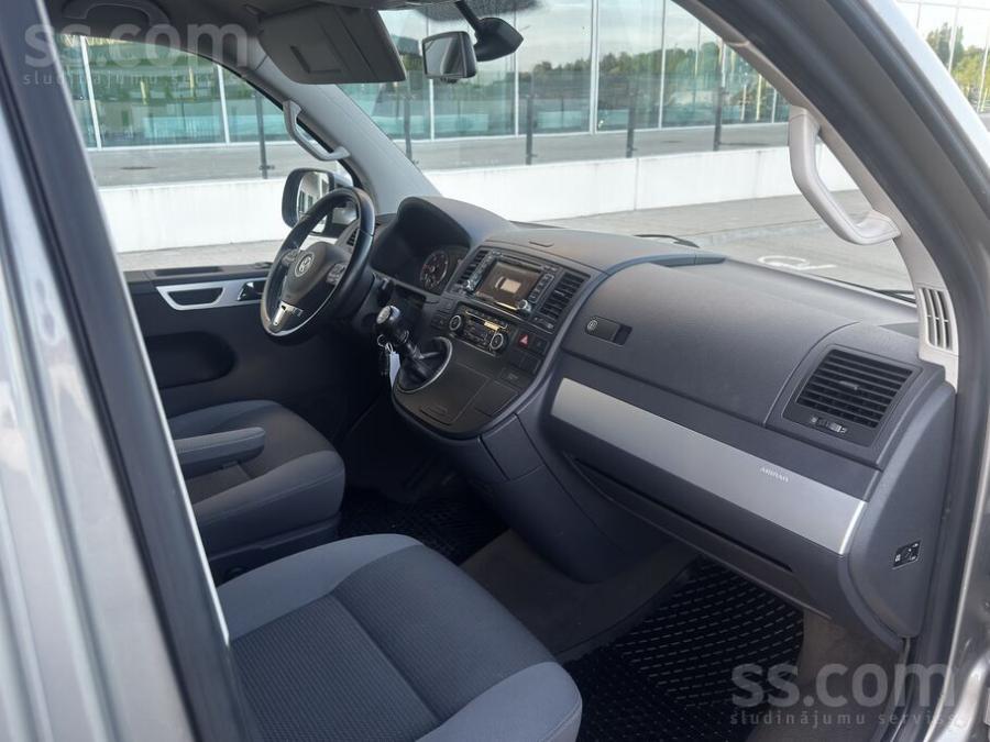 Grey Volkswagen Multivan 2011 in Rezekne, with an engine capacity of 2.00 L and mileage of 258 thousand km for 16900 €, photo 21 on AUTOMOTO.COM.LV