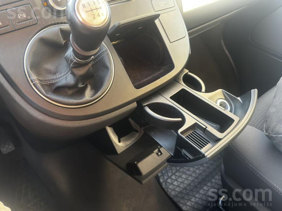 Grey Volkswagen Multivan 2011 in Rezekne, with an engine capacity of 2.00 L and mileage of 258 thousand km for 16900 €, photo 22 on AUTOMOTO.COM.LV