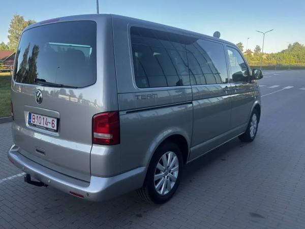 Grey Volkswagen Multivan 2011 in Rezekne, with an engine capacity of 2.00 L and mileage of 258 thousand km for 16900 €, photo 5 on AUTOMOTO.COM.LV