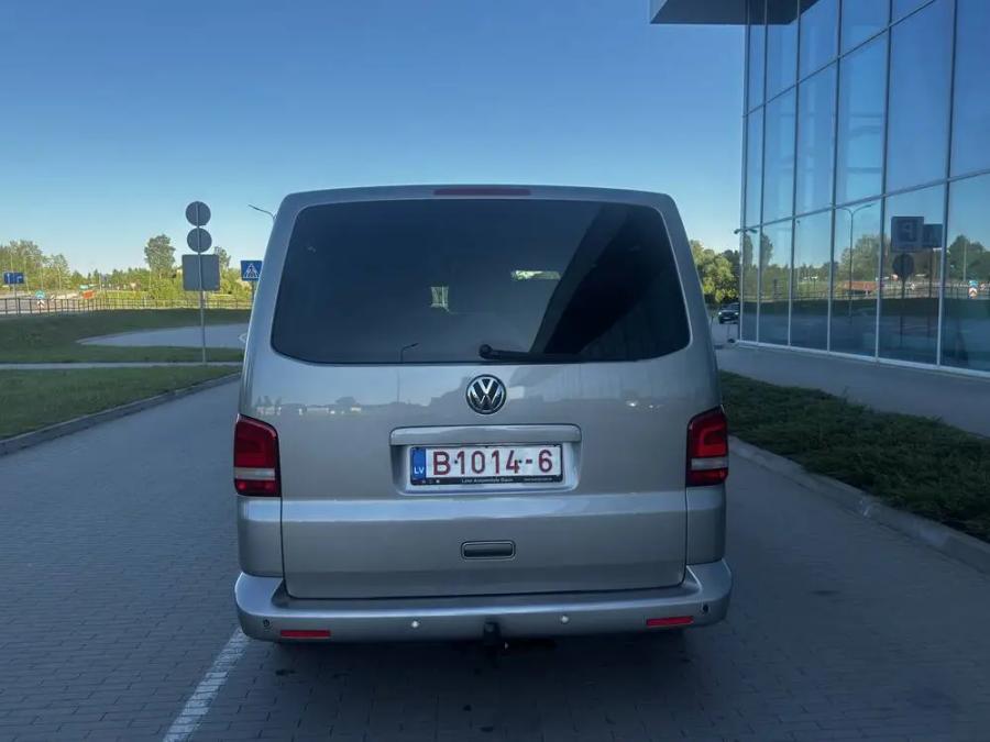 Pelēks Volkswagen Multivan 2011 Rēzekne, ar dzinēja tilpumu 2.00 L un nobraukumu 258 tūkst. km par 16900 €, foto 7 vietnē AUTOMOTO.COM.LV