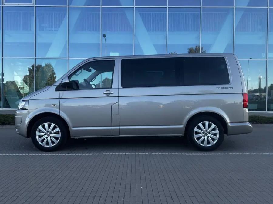 Pelēks Volkswagen Multivan 2011 Rēzekne, ar dzinēja tilpumu 2.00 L un nobraukumu 258 tūkst. km par 16900 €, foto 9 vietnē AUTOMOTO.COM.LV