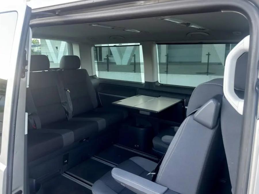 Pelēks Volkswagen Multivan 2011 Rēzekne, ar dzinēja tilpumu 2.00 L un nobraukumu 258 tūkst. km par 16900 €, foto 10 vietnē AUTOMOTO.COM.LV