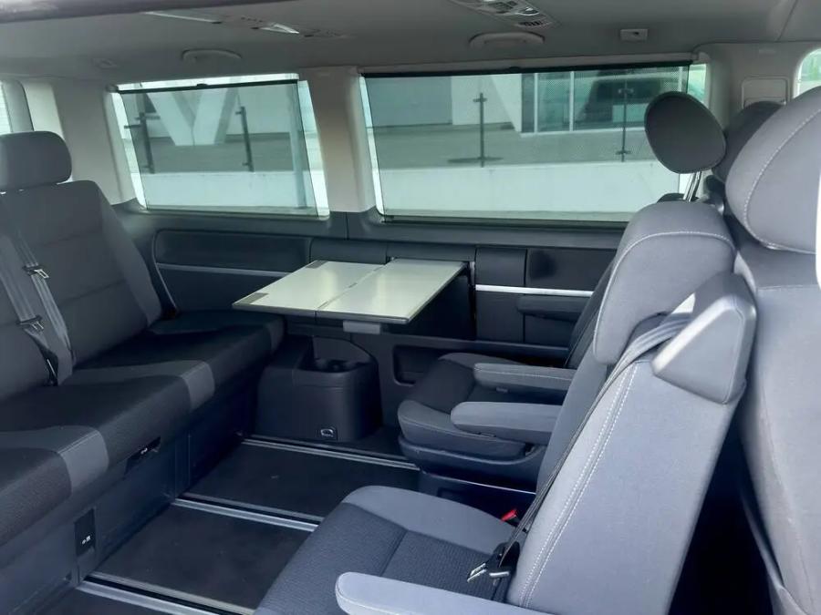 Pelēks Volkswagen Multivan 2011 Rēzekne, ar dzinēja tilpumu 2.00 L un nobraukumu 258 tūkst. km par 16900 €, foto 15 vietnē AUTOMOTO.COM.LV