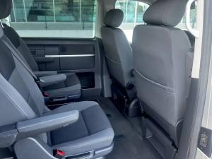 Pelēks Volkswagen Multivan 2011 Rēzekne, ar dzinēja tilpumu 2.00 L un nobraukumu 258 tūkst. km par 16900 €, foto 20 vietnē AUTOMOTO.COM.LV
