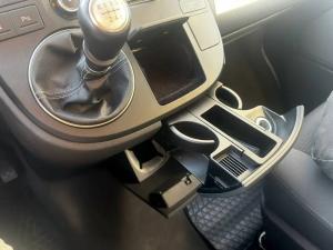 Pelēks Volkswagen Multivan 2011 Rēzekne, ar dzinēja tilpumu 2.00 L un nobraukumu 258 tūkst. km par 16900 €, foto 26 vietnē AUTOMOTO.COM.LV