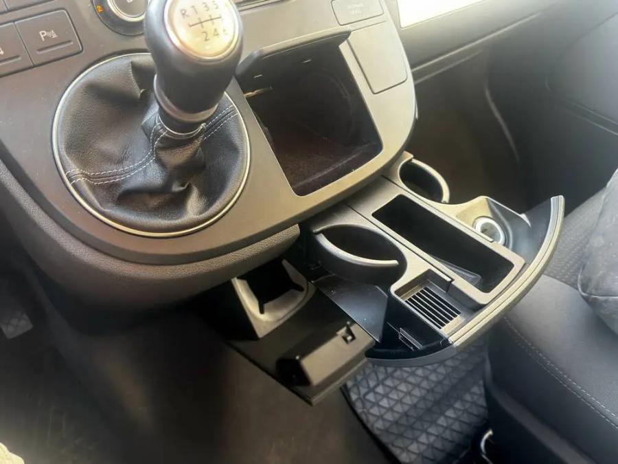 Pelēks Volkswagen Multivan 2011 Rēzekne, ar dzinēja tilpumu 2.00 L un nobraukumu 258 tūkst. km par 16900 €, foto 26 vietnē AUTOMOTO.COM.LV