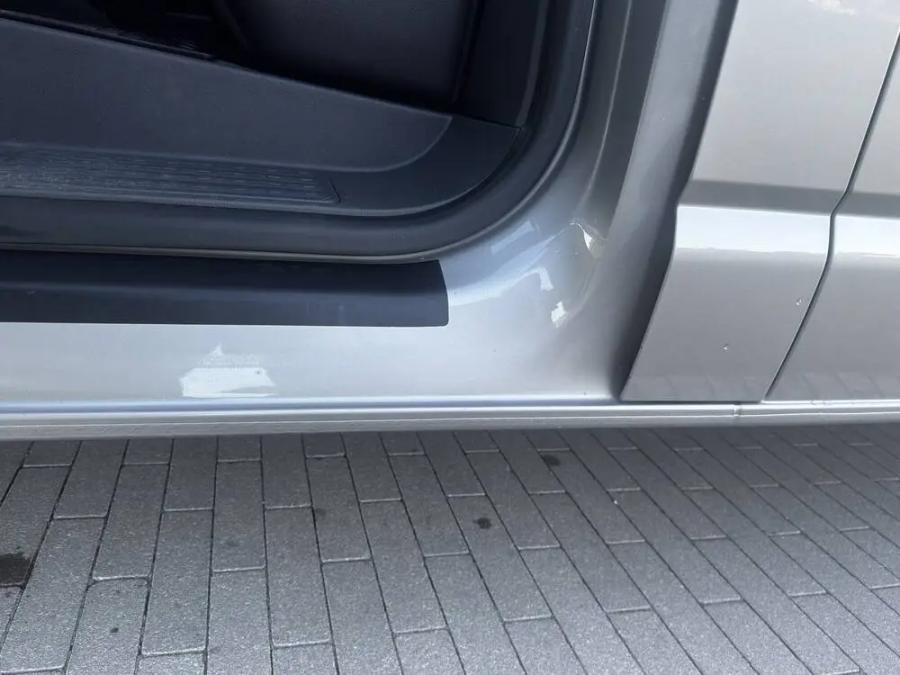 Pelēks Volkswagen Multivan 2011 Rēzekne, ar dzinēja tilpumu 2.00 L un nobraukumu 258 tūkst. km par 16900 €, foto 28 vietnē AUTOMOTO.COM.LV