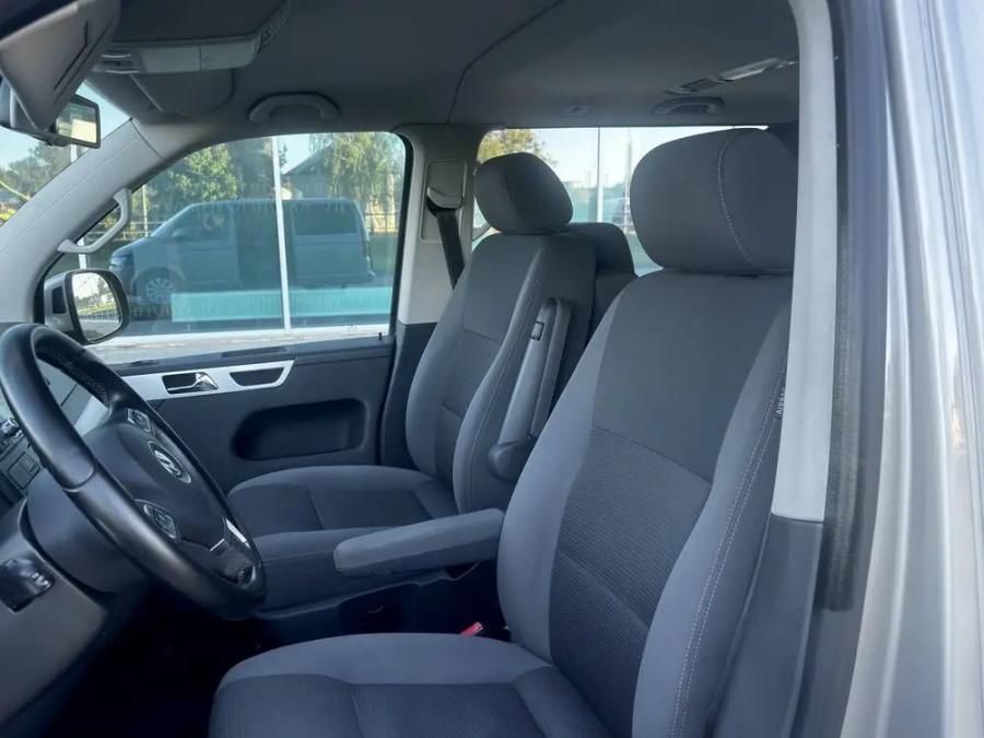 Pelēks Volkswagen Multivan 2011 Rēzekne, ar dzinēja tilpumu 2.00 L un nobraukumu 258 tūkst. km par 16900 €, foto 34 vietnē AUTOMOTO.COM.LV