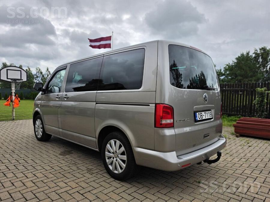 Pelēks Volkswagen Multivan 2011 Rīga, ar dzinēja tilpumu 2.00 L un nobraukumu 280 tūkst. km par 17500 €, foto 3 vietnē AUTOMOTO.COM.LV