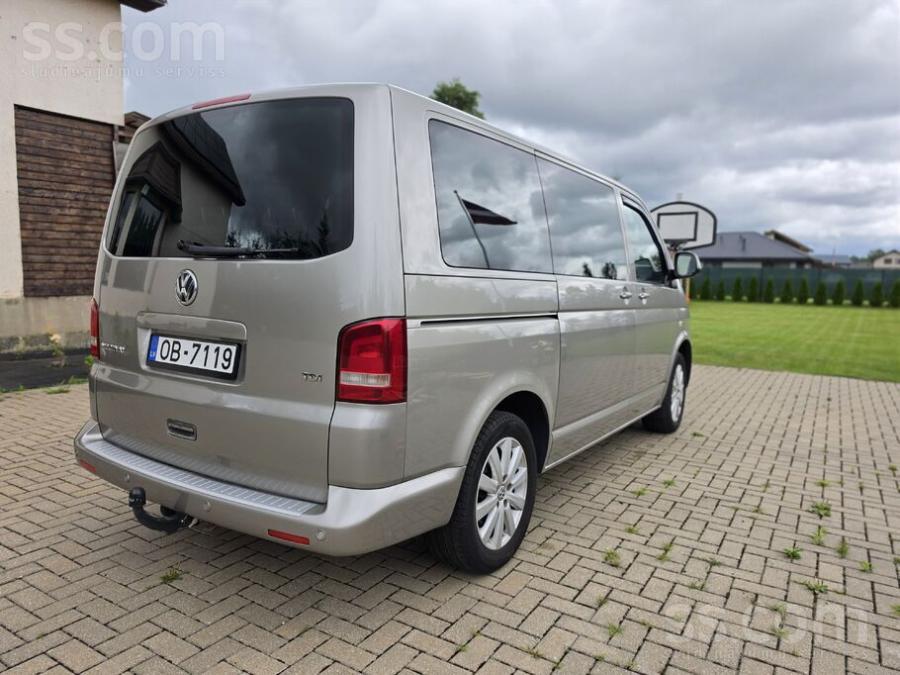 Pelēks Volkswagen Multivan 2011 Rīga, ar dzinēja tilpumu 2.00 L un nobraukumu 280 tūkst. km par 17500 €, foto 4 vietnē AUTOMOTO.COM.LV