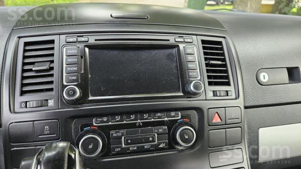 Grey Volkswagen Multivan 2011 in Riga, with an engine capacity of 2.00 L and mileage of 174 thousand km for 18690 €, photo 6 on AUTOMOTO.COM.LV