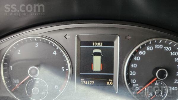 Grey Volkswagen Multivan 2011 in Riga, with an engine capacity of 2.00 L and mileage of 174 thousand km for 18690 €, photo 8 on AUTOMOTO.COM.LV