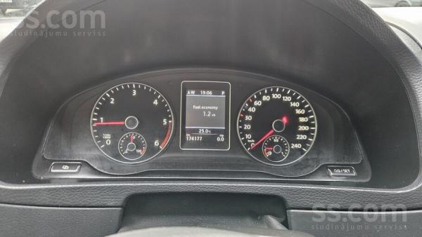 Grey Volkswagen Multivan 2011 in Riga, with an engine capacity of 2.00 L and mileage of 174 thousand km for 18690 €, photo 9 on AUTOMOTO.COM.LV