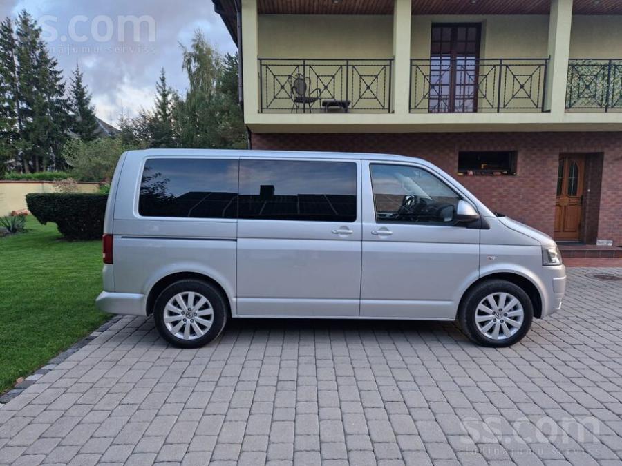 Grey Volkswagen Multivan 2012 in Telschi, with an engine capacity of 2.00 L and mileage of 251 thousand km for 14950 €, photo 4 on AUTOMOTO.COM.LV