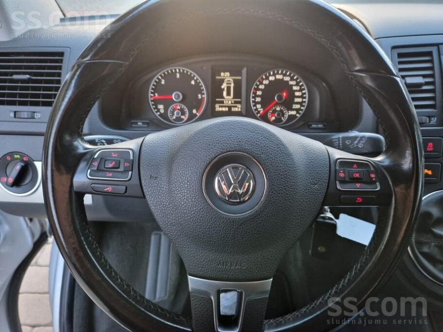 Grey Volkswagen Multivan 2012 in Telschi, with an engine capacity of 2.00 L and mileage of 251 thousand km for 14950 €, photo 17 on AUTOMOTO.COM.LV