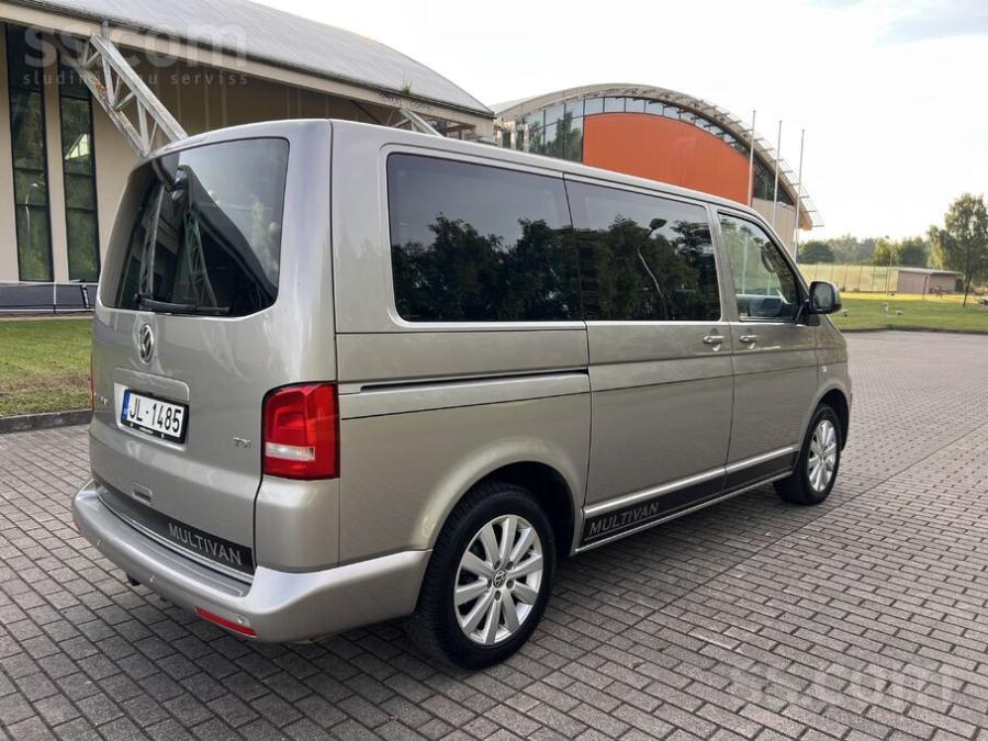 Pelēks Volkswagen Multivan 2013 Rīga, ar dzinēja tilpumu 2.00 L un nobraukumu 263 tūkst. km par 13990 €, foto 4 vietnē AUTOMOTO.COM.LV