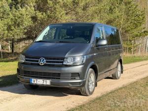 Pelēks Volkswagen Multivan 2016 Rīga, ar dzinēja tilpumu 2.00 L un nobraukumu 143 tūkst. km par 24000 €, foto  vietnē AUTOMOTO.COM.LV