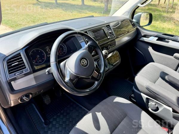 Pelēks Volkswagen Multivan 2016 Rīga, ar dzinēja tilpumu 2.00 L un nobraukumu 143 tūkst. km par 24000 €, foto 5 vietnē AUTOMOTO.COM.LV