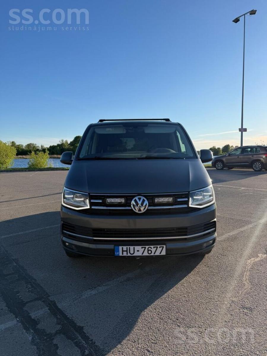 Pelēks Volkswagen Multivan 2017 Rīga, ar dzinēja tilpumu 2.00 L un nobraukumu 268 tūkst. km par 26300 €, foto 4 vietnē AUTOMOTO.COM.LV