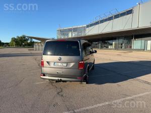 Pelēks Volkswagen Multivan 2017 Rīga, ar dzinēja tilpumu 2.00 L un nobraukumu 268 tūkst. km par 26300 €, foto 6 vietnē AUTOMOTO.COM.LV