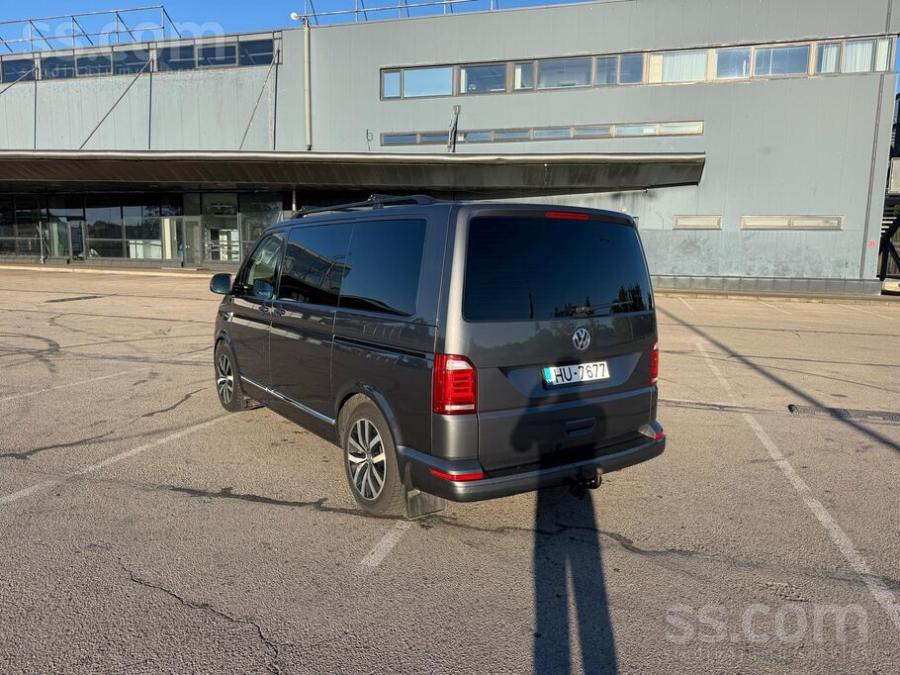 Pelēks Volkswagen Multivan 2017 Rīga, ar dzinēja tilpumu 2.00 L un nobraukumu 268 tūkst. km par 26300 €, foto 7 vietnē AUTOMOTO.COM.LV