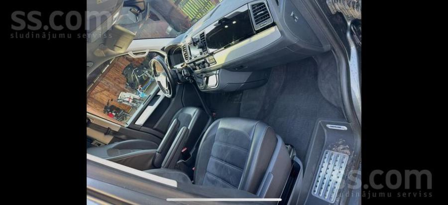 Pelēks Volkswagen Multivan 2017 Rīga, ar dzinēja tilpumu 2.00 L un nobraukumu 268 tūkst. km par 26300 €, foto 8 vietnē AUTOMOTO.COM.LV