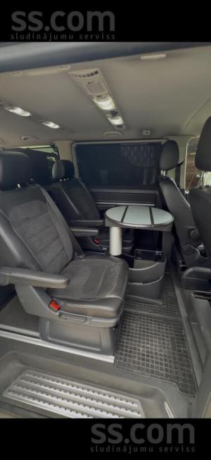 Pelēks Volkswagen Multivan 2017 Rīga, ar dzinēja tilpumu 2.00 L un nobraukumu 268 tūkst. km par 26300 €, foto 9 vietnē AUTOMOTO.COM.LV