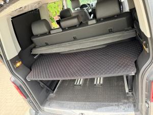 Pelēks Volkswagen Multivan 2017 Rīga, ar dzinēja tilpumu 2.00 L un nobraukumu 268 tūkst. km par 26300 €, foto 12 vietnē AUTOMOTO.COM.LV