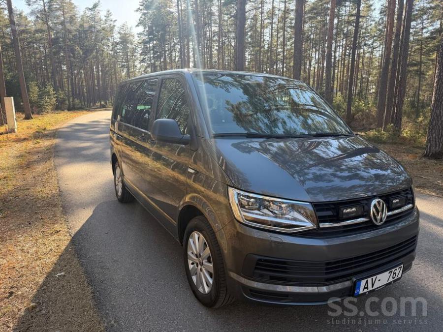 Grey Volkswagen Multivan 2019 in Riga, with an engine capacity of 2.00 L and mileage of 128 thousand km for 30000 €, photo 6 on AUTOMOTO.COM.LV