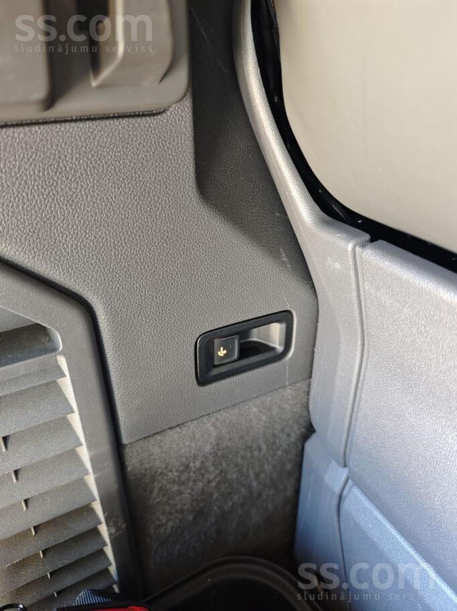Pelēks Volkswagen Multivan 2023 Liepāja, ar dzinēja tilpumu 2.00 L un nobraukumu 94 tūkst. km par 53900 €, foto 12 vietnē AUTOMOTO.COM.LV