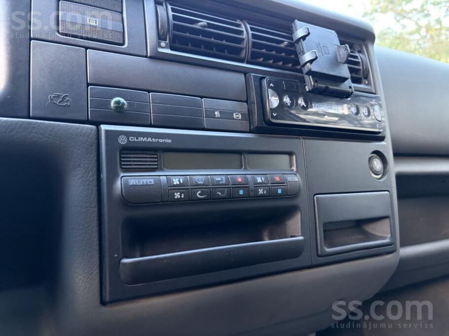 Pelēks Volkswagen Multivan 1998 Daugavpils, ar dzinēja tilpumu 2.50 L un nobraukumu 385 tūkst. km par 4300 €, foto 9 vietnē AUTOMOTO.COM.LV