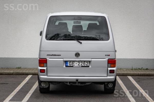 Pelēks Volkswagen Multivan 2002 Rīga, ar dzinēja tilpumu 2.50 L un nobraukumu 293 tūkst. km par 7000 €, foto 5 vietnē AUTOMOTO.COM.LV