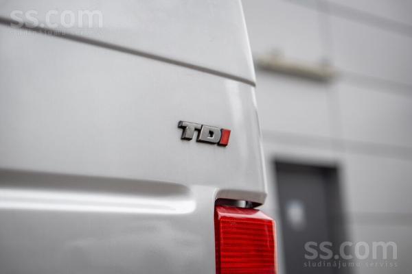 Pelēks Volkswagen Multivan 2002 Rīga, ar dzinēja tilpumu 2.50 L un nobraukumu 293 tūkst. km par 7000 €, foto 8 vietnē AUTOMOTO.COM.LV
