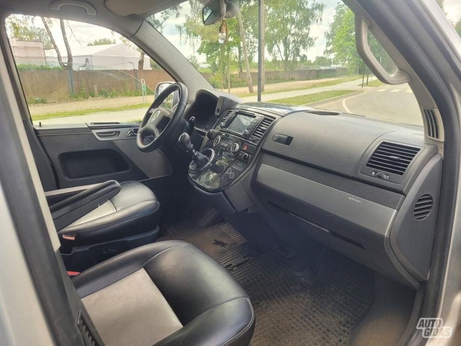 Grey Volkswagen Multivan 2003 in Vilnius, with an engine capacity of 2.50 L and mileage of 428 thousand km for 4150 €, photo 13 on AUTOMOTO.COM.LV