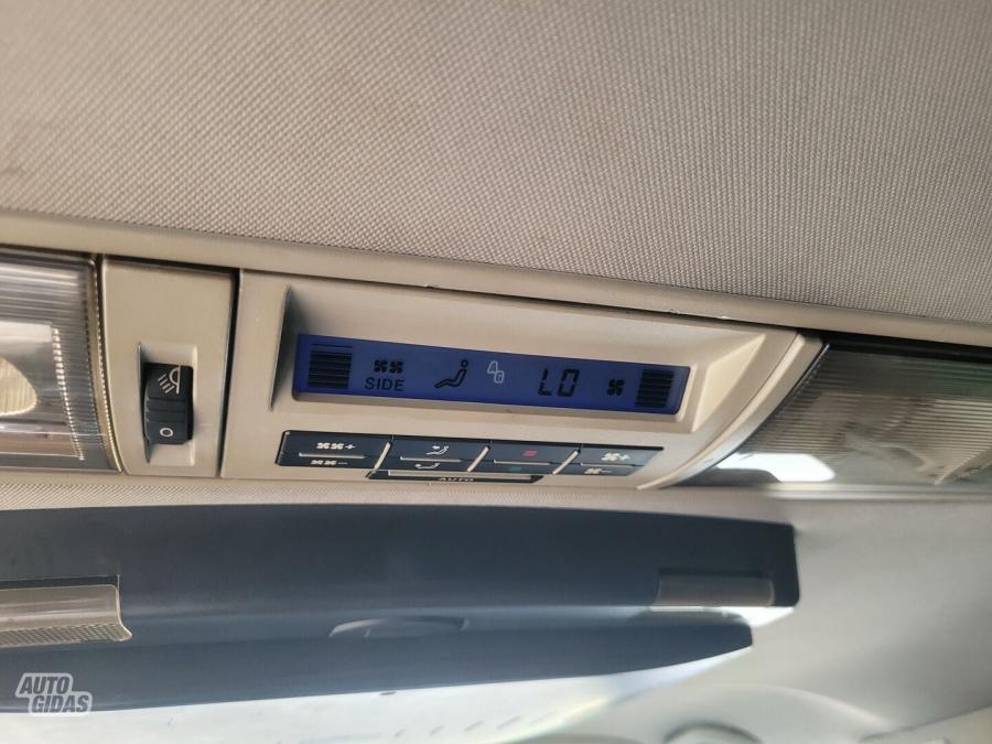 Grey Volkswagen Multivan 2003 in Vilnius, with an engine capacity of 2.50 L and mileage of 428 thousand km for 4150 €, photo 17 on AUTOMOTO.COM.LV