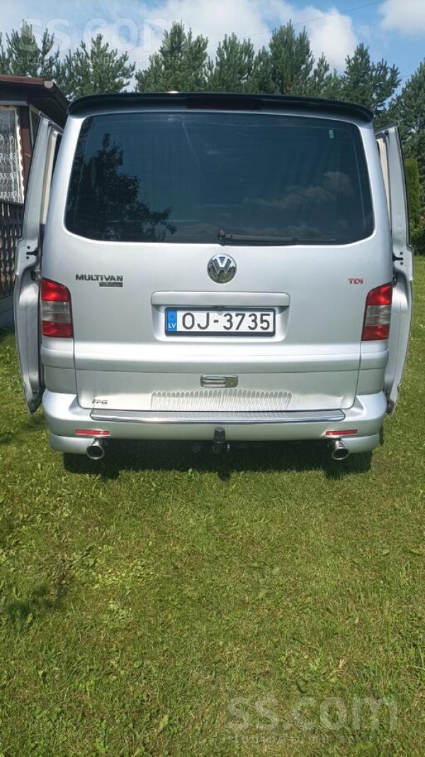 Grey Volkswagen Multivan 2003 in Saldus, with an engine capacity of 3.00 L and mileage of 327 thousand km for 9000 €, photo 4 on AUTOMOTO.COM.LV