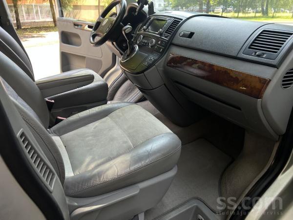 Pelēks Volkswagen Multivan 2004 Rīga, ar dzinēja tilpumu 2.50 L un nobraukumu 441 tūkst. km par 5900 €, foto 7 vietnē AUTOMOTO.COM.LV