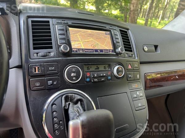 Pelēks Volkswagen Multivan 2004 Rīga, ar dzinēja tilpumu 2.50 L un nobraukumu 441 tūkst. km par 5900 €, foto 10 vietnē AUTOMOTO.COM.LV