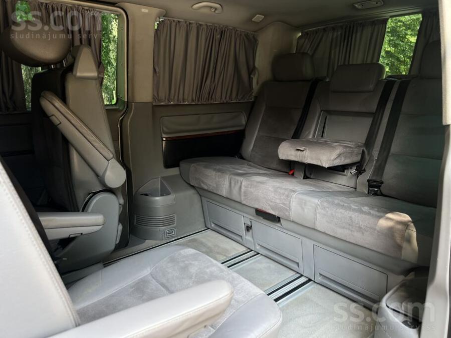 Pelēks Volkswagen Multivan 2004 Rīga, ar dzinēja tilpumu 2.50 L un nobraukumu 441 tūkst. km par 5900 €, foto 15 vietnē AUTOMOTO.COM.LV
