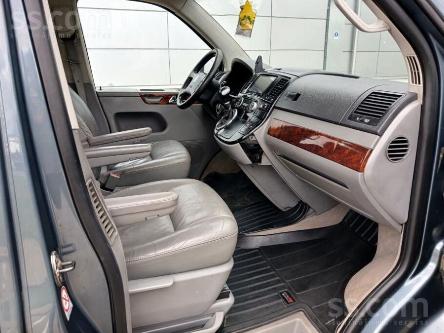 Grey Volkswagen Multivan 2004 in Riga, with an engine capacity of 2.50 L and mileage of 0 thousand km for 5890 €, photo 19 on AUTOMOTO.COM.LV