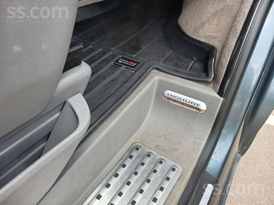 Grey Volkswagen Multivan 2004 in Riga, with an engine capacity of 2.50 L and mileage of 0 thousand km for 5890 €, photo 20 on AUTOMOTO.COM.LV